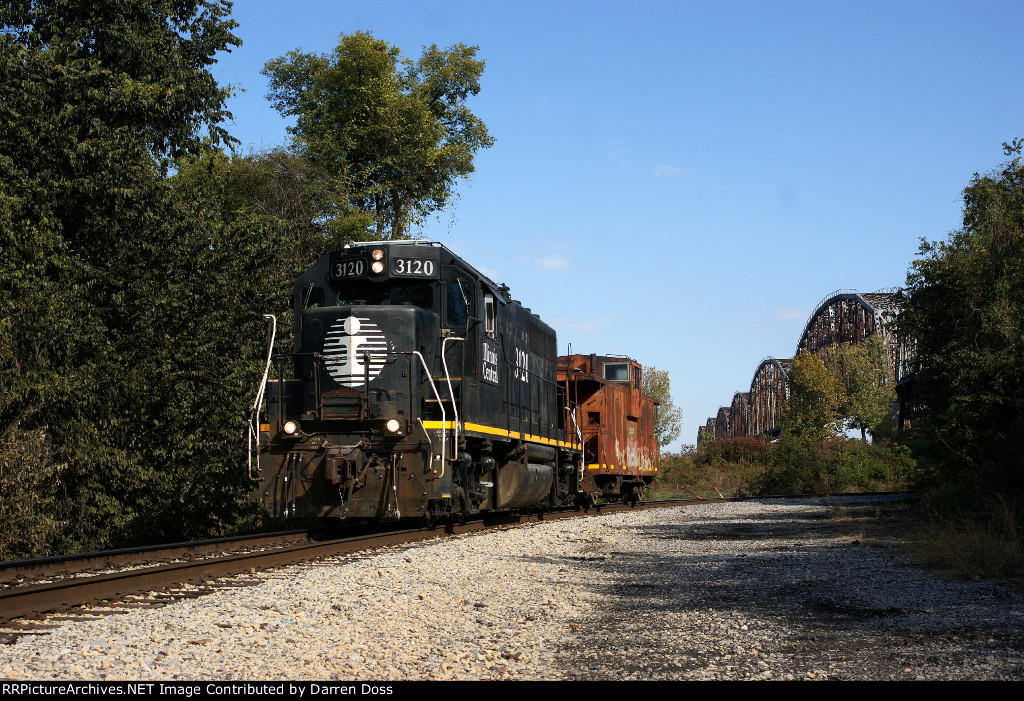 IC 3120 and caboose on the old Cairo loop trackage